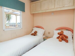 2 quartos, individualmente decorados, individualmente mobiliados