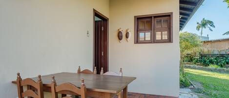 Vila básica | Opções para refeição ao ar livre