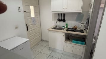 Quarto Duplo Básico, vista para o jardim | Refeições no quarto