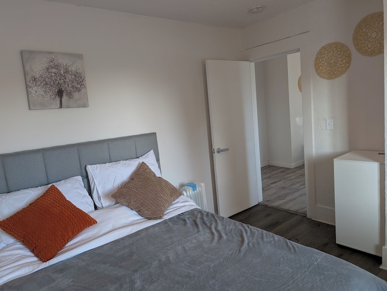 Gallery Look Cozy 2-bedroom Apartment Wifi/ Bart/parking In South Berkeley - Oakland, CA