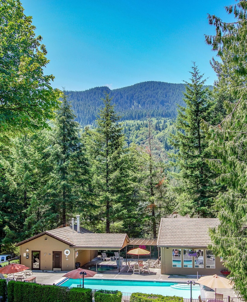 2-Bedroom Mt. Hood Condo w/ Pool Access - Mount Hood Village | Vrbo