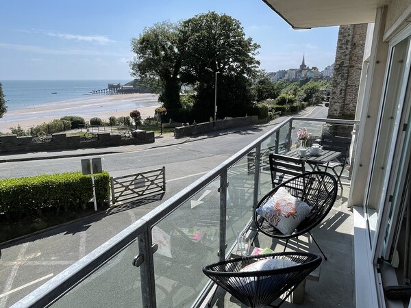 Lifeboat Lookout - Tenby