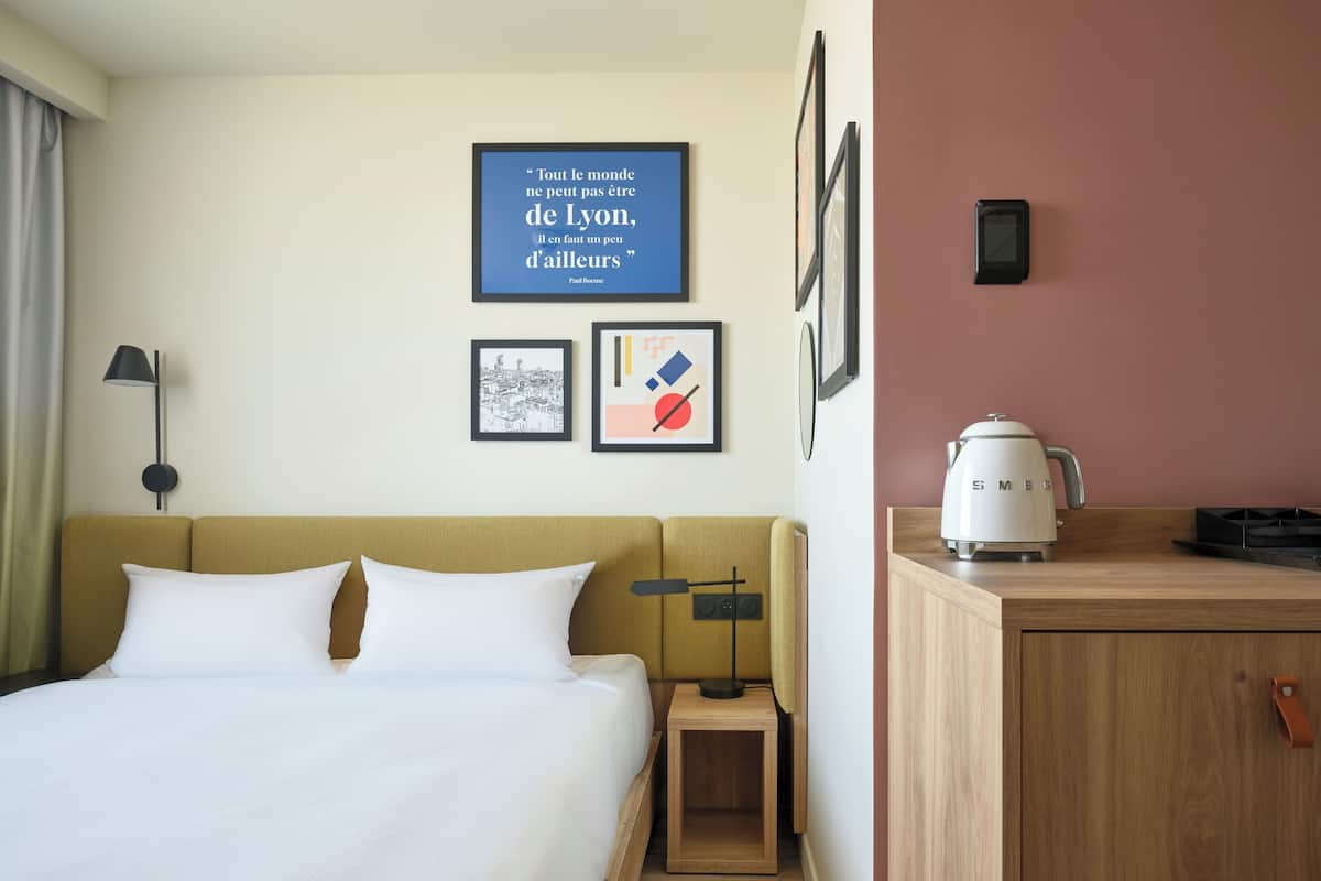 Quarto, 1 cama queen-size | Wi-fi grátis