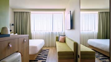 Quarto, 1 cama queen-size e sofá-cama | Cofre no quarto, com decoração personalizada