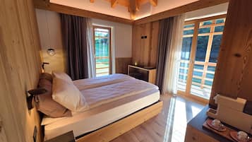 Quarto Superior, varanda, vista para a montanha | Lençóis italianos Frette, roupa de alta qualidade, edredões de penas