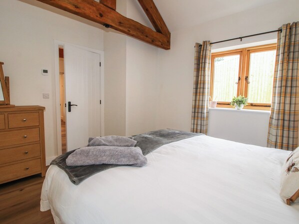 2 quartos, com decoração personalizada, com mobília individualizada