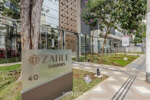 Apartamento básico | Detalhe da fachada