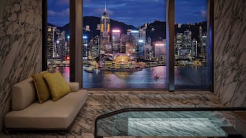 1 King Premium Victoria Harbour View Plunge bath | Roupa hipoalergénica, minibar, cofre no quarto, secretária