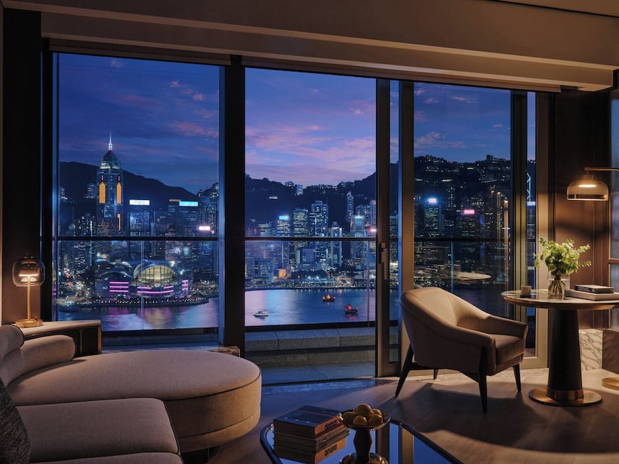 Kimpton Harbour Suite with Balcony | Roupas de cama antialérgicas, frigobar, cofres nos quartos, escrivaninha