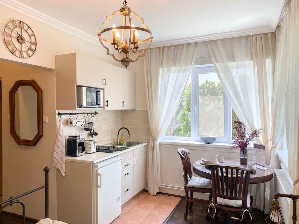 Studio with air conditioning Reviews, Deals & Photos 2025 - vrbo.com