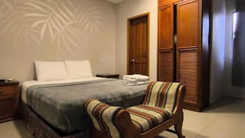 Quarto casal standard, 1 cama de casal, sacada | Quartos à prova de som, Wi-Fi de cortesia, acesso para cadeiras de rodas