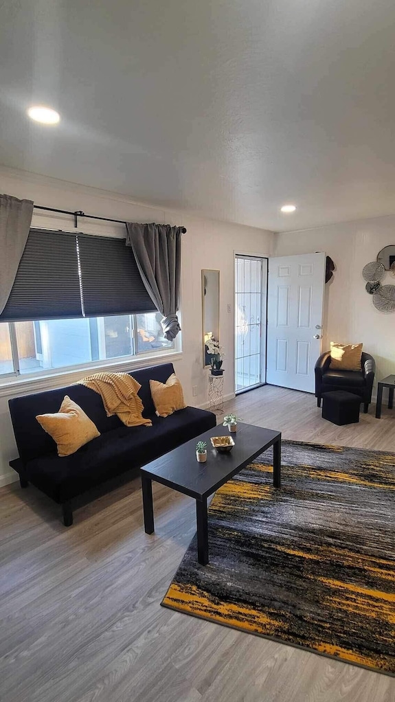 The Hideaway - 엘크그로브