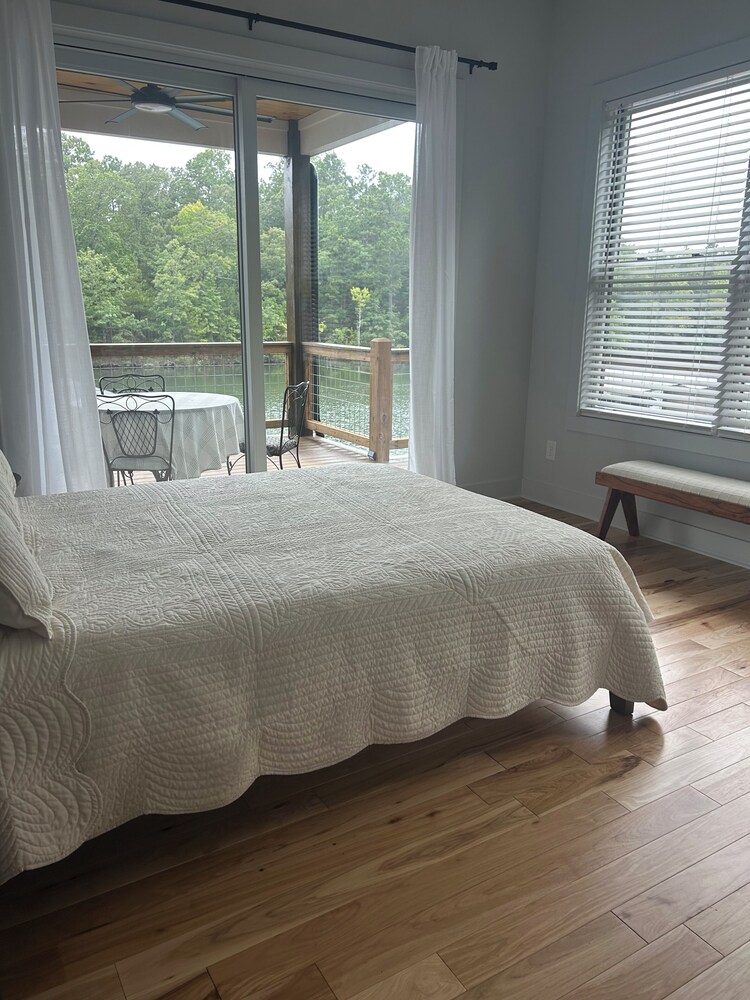 Roomy 5 bedroom lake house tucked in a private deep water cove on Lake ...