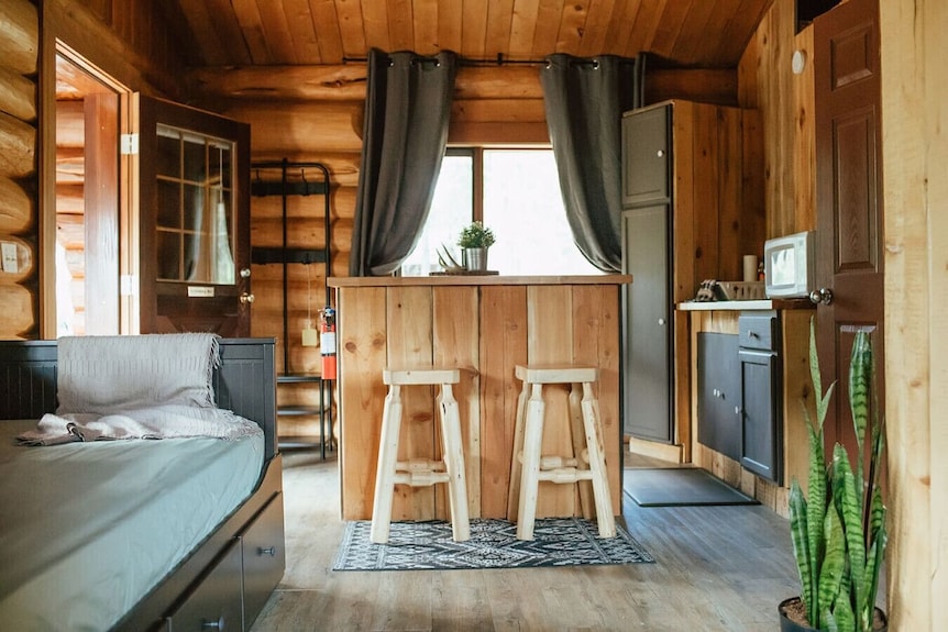 Off-grid Wilderness Cabin 3 With Mountain Views, Sauna, Canoes & Fishing - Alberta