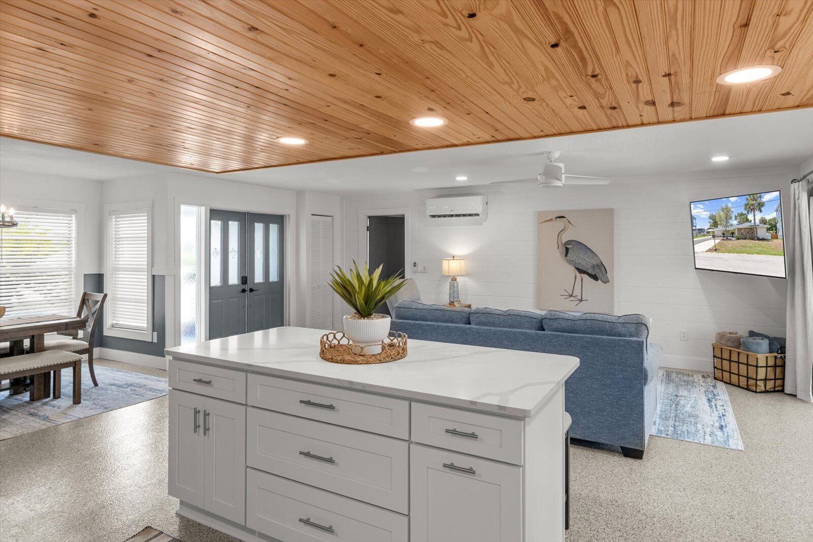 Large Game Room  Kayaks  No Steps  Waterfront - Crystal River, FL