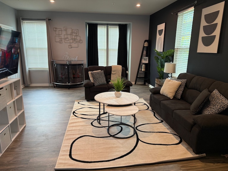 Modern 3-bedroom Townhome 10 Mins From Bwi, 11 Mins To Ravens & Orioles Stadiums - Baltimore, MD