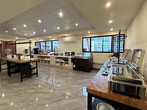 Pequeno-almoço self-service diário (200 TWD por pessoa)