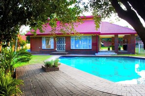 Casa Familiar, vista para o jardim | Terraço/pátio interior