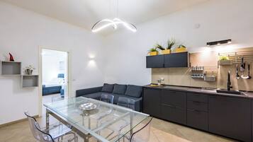 Apartamento (2 Bedrooms) | Área de estar | TV