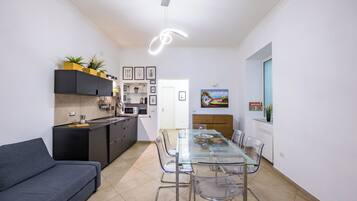 Apartamento (2 Bedrooms) | Área de estar | TV