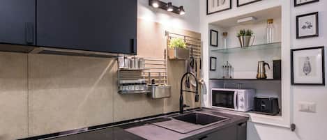 Apartamento (2 Bedrooms) | Cozinha privada | Um forno, uma chaleira elétrica