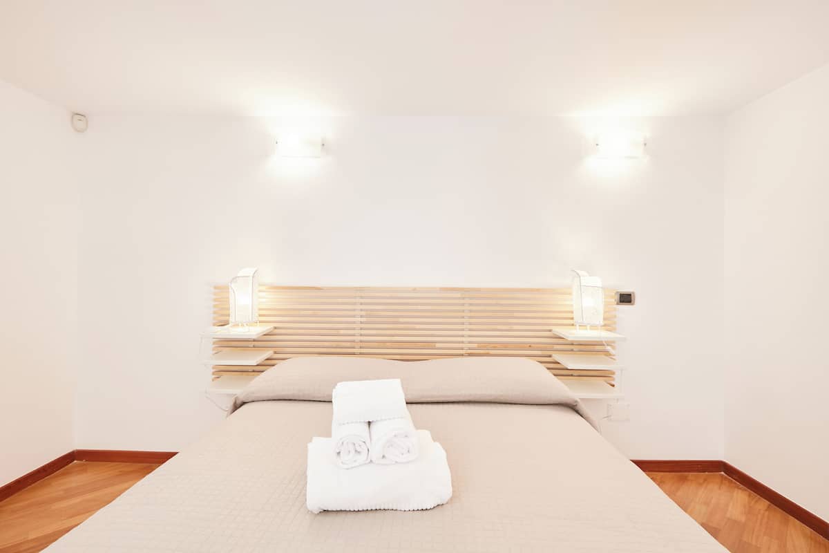 Apartamento, 1 cama de casal e sofá-cama (2 Bedrooms) | 2 quartos, ferro/tábua de engomar, roupa de cama fornecida