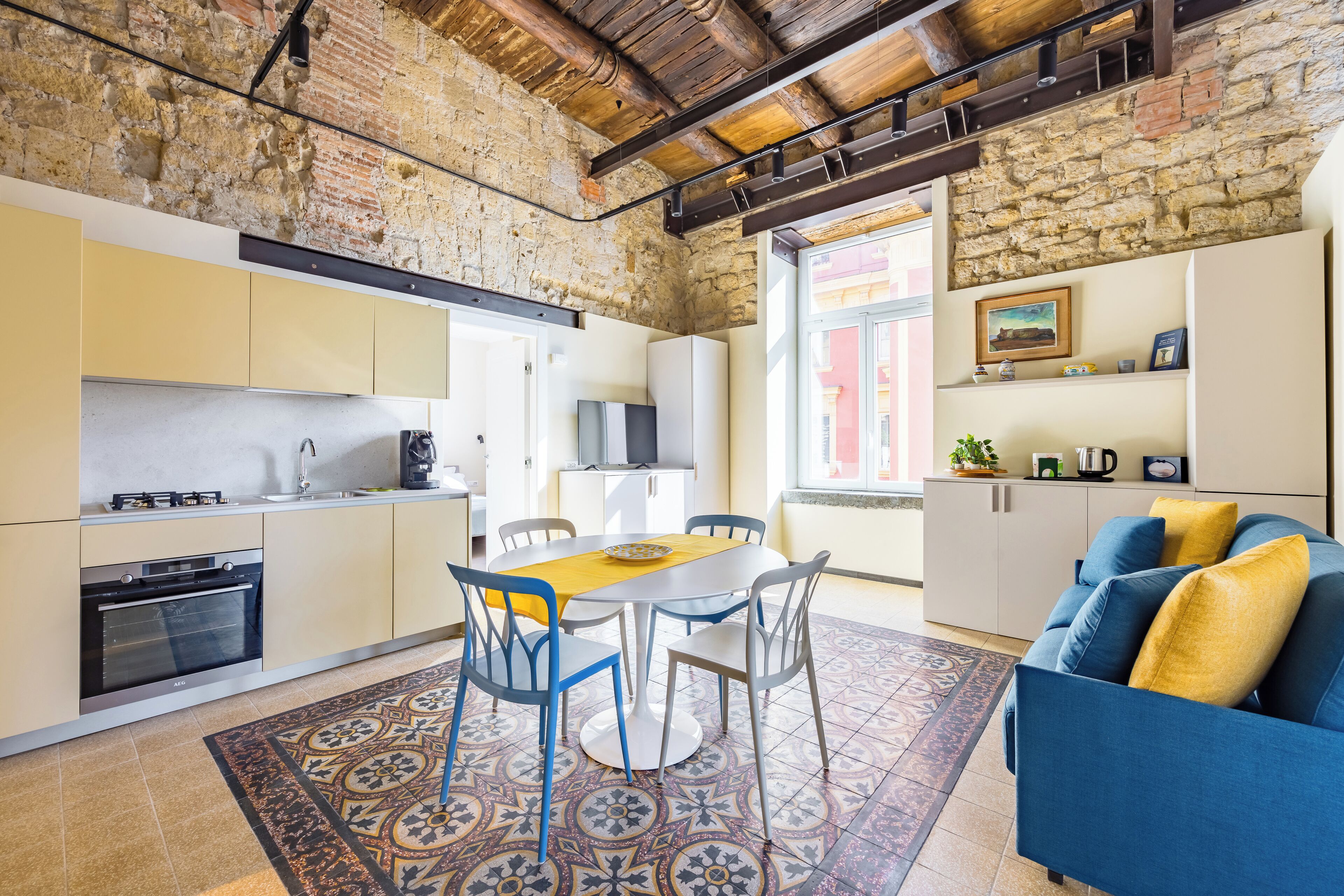 Apartamento (2 Bedrooms) | Sala de estar | Smart TV de 32 polegadas com canais por cabo 