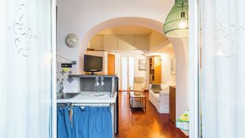 Apartamento (1 Bedroom) | Cozinha privada | Um forno, uma chaleira elétrica