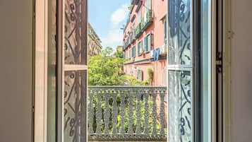 Apartamento (2 Bedrooms) | Sacada