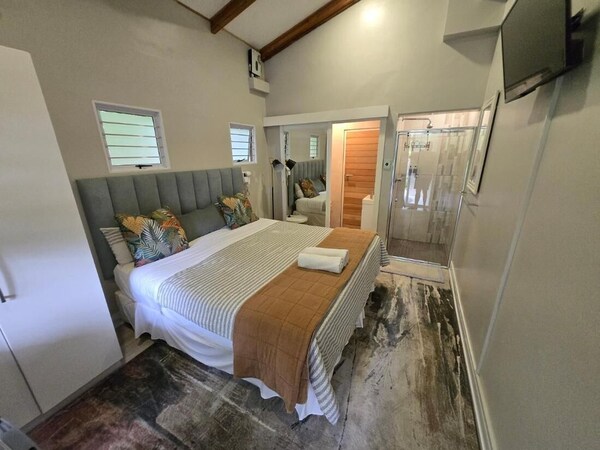 Room-umhlanga Lodge Private Entrance And - Umhlanga