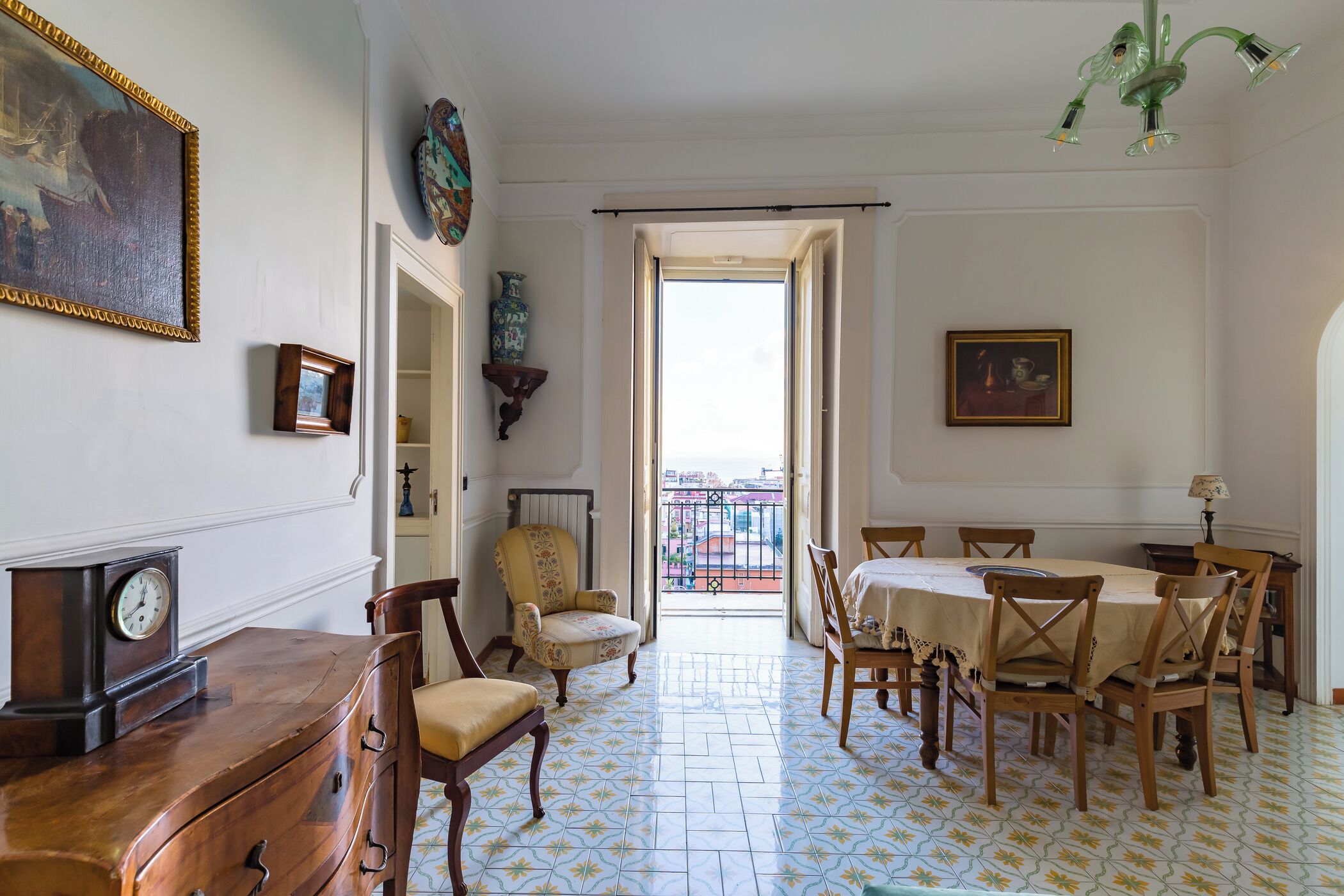 Apartamento (3 Bedrooms) | Área de estar | TV de plasma 32 polegadas com canais a cabo