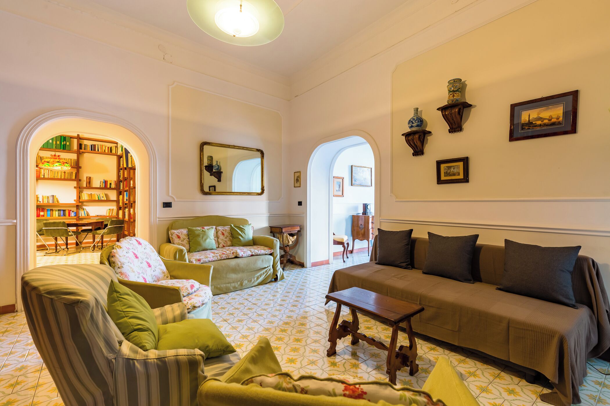 Apartamento (3 Bedrooms) | Sala de estar | Televisor plasma de 32 polegadas com canais por cabo 