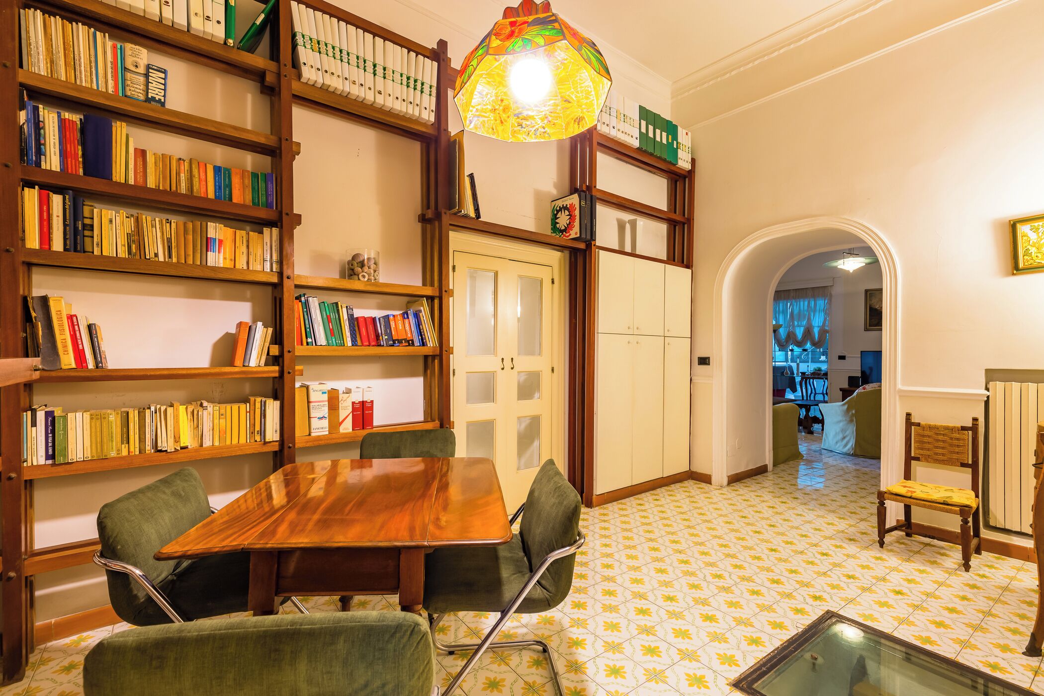 Apartamento (3 Bedrooms) | Área de estar | TV de plasma 32 polegadas com canais a cabo