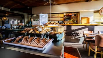 Pequeno-almoço tipo buffet diário incluído