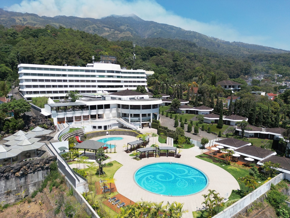 Surya Hotel & Cottages Prigen - Trawas