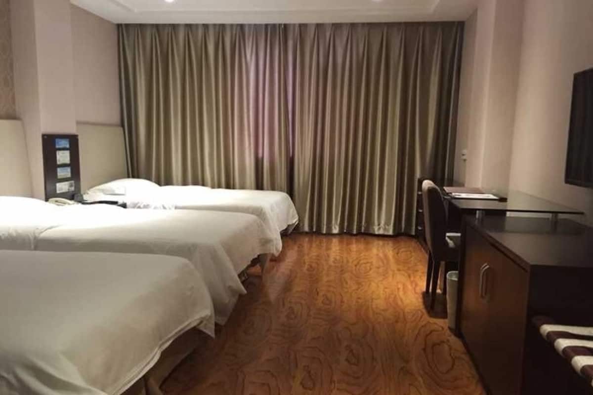 Quarto Triplo | Cortinas/cortinados opacos, ferro/tábua de engomar, Wi-fi grátis