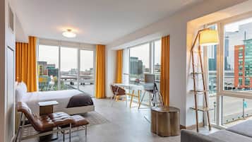 Suite Júnior, 1 cama king-size, vista para o porto, no canto | Roupa de alta qualidade, minibar, secretária, ferro/tábua de engomar