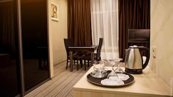Café da manhã, almoço e jantar; culinária italiana