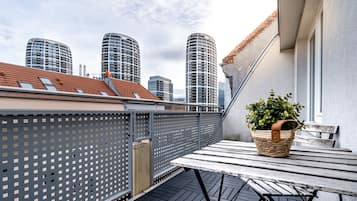 Apartamento luxo, 2 quartos | Terraço/pátio