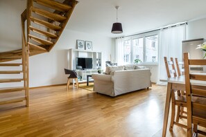 Dúplex Deluxe, 3 quartos, varanda | Sala de estar