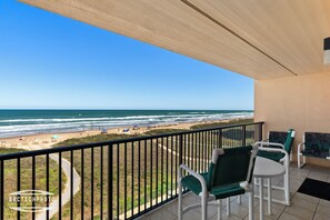 Apartamento de Luxo em Condomínio Fechado, 2 quartos, 2 casas de banho, junto ao mar | Terraço/pátio interior