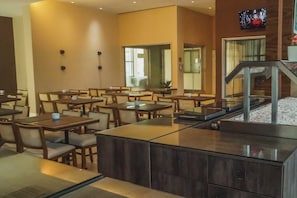 Pequeno-almoço tipo buffet diário (15 BRL por pessoa) 