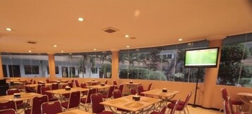 Café da manhã, almoço e jantar