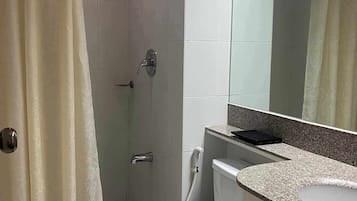 Quarto luxo | Banheiro | Chuveiro, produtos de toalete grátis
