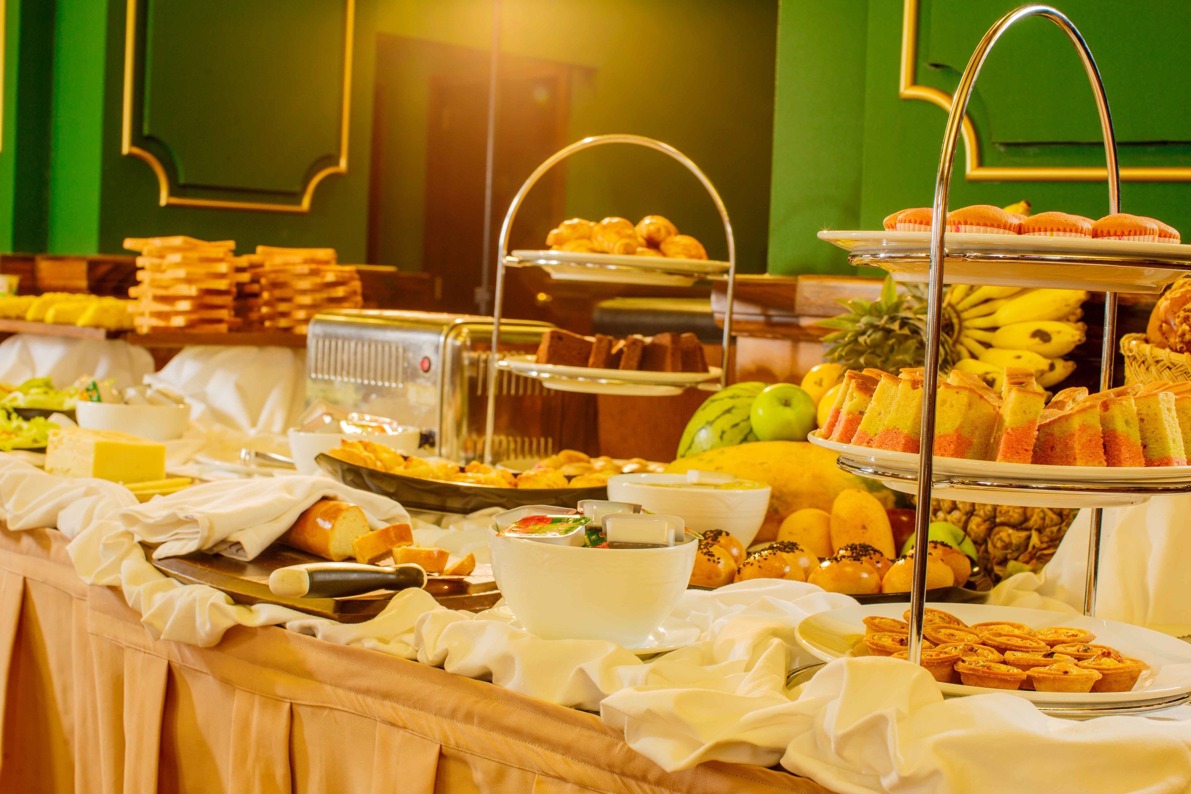 Café da manhã com buffet todos os dias (USD 9 por pessoa) 