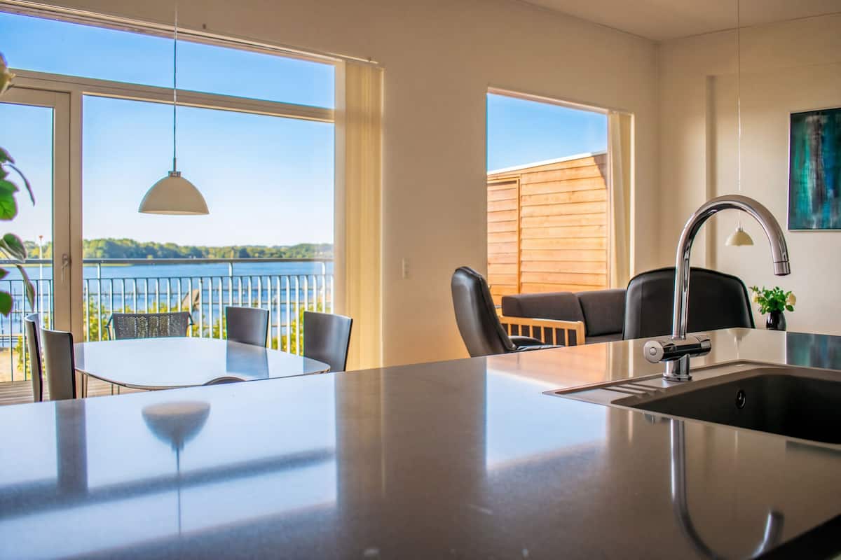 Apartamento, 1 quarto, terraço, vista para o mar (Linen Excluded) | Cozinha privada | Uma cafeteira/bule, um frigorífico, um micro-ondas