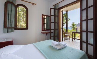 Bangalô família | Roupas de cama premium, ferros/tábuas de passar roupa, berços grátis