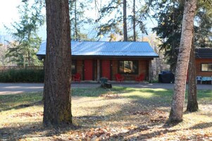 Cabana de Madeira Básica, 1 cama queen-size, kitchenette | Vista para a rua