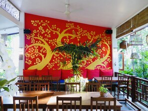 Serviço de café da manhã, culinária tailandesa, vistas para o jardim