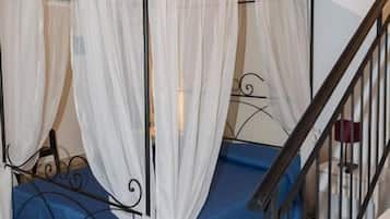 Quarto Duplo Premium, vista para a piscina | Roupa de alta qualidade, secretária, berços/camas para crianças grátis